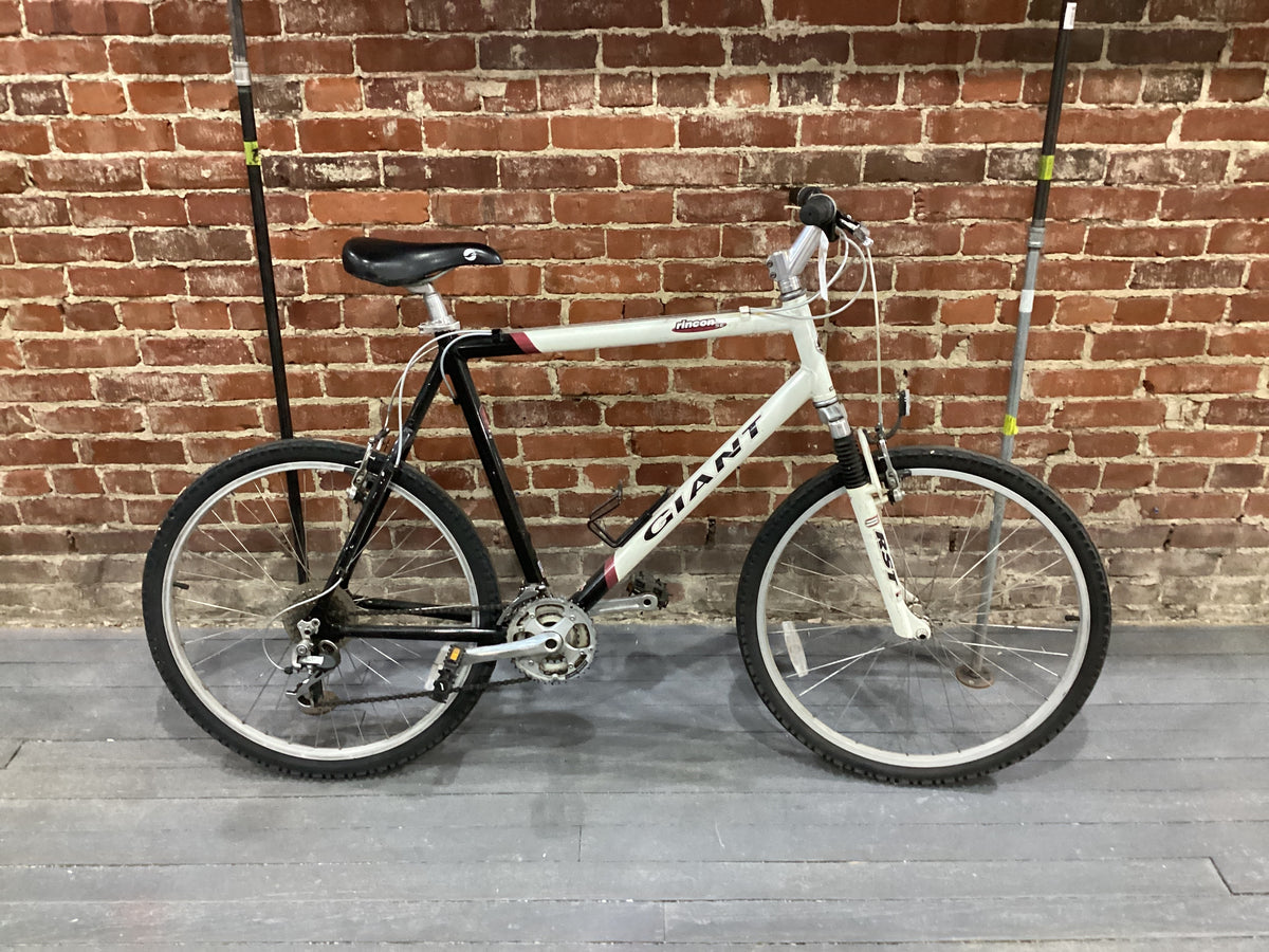 Used: Giant Rincon se Bicycle – Carried Away Outfitters